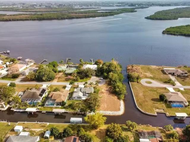 3295 Peace River Dr, Punta Gorda, FL 33983 MLS T3535432