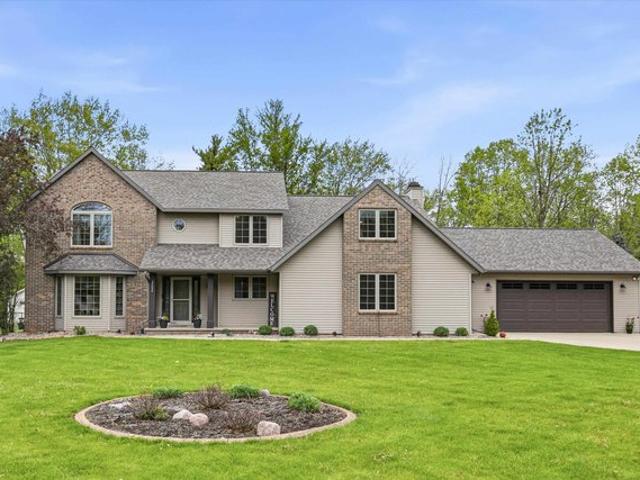 3296 Pioneer Dr, Green Bay, WI 54313