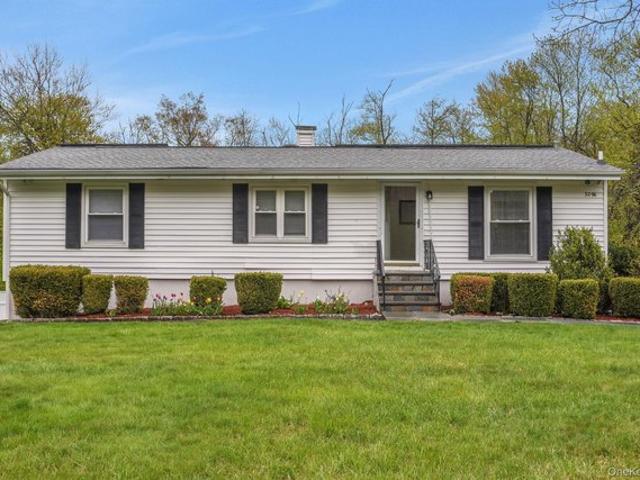 3296 Stony St, Mohegan Lake, NY 10547