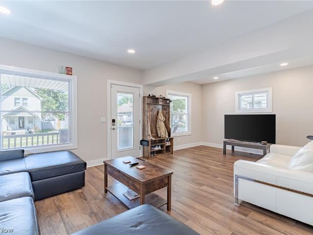 3297 W 127th Street