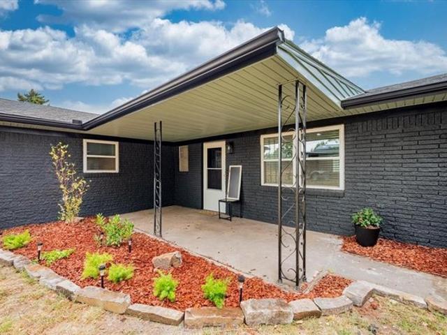 329131 E Lincoln St, Harrah, OK 73045