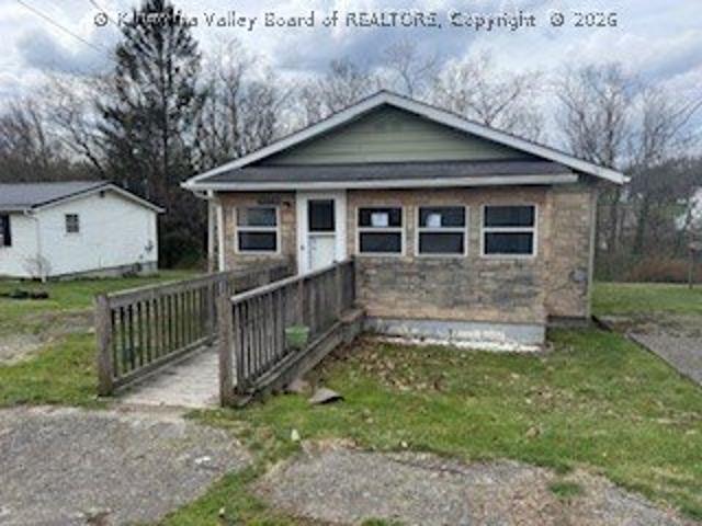 329 Chestnut St, Mabscott, WV 25871