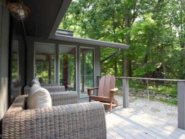 329 Glen Rd