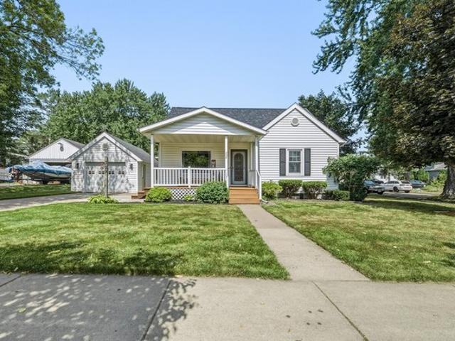 329 E 4th Ave, Stanley, WI 54768