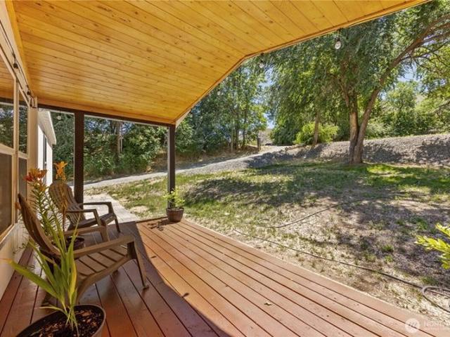 329 E Franklin St, Chelan, WA 98816