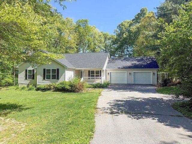 329 Hilltop Dr, Crossville, TN 38555
