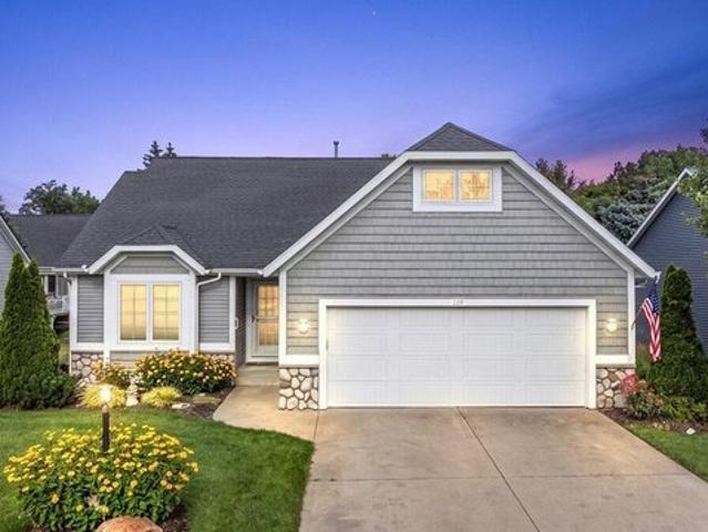 329 Hunters Run Cir, Holland, MI 49423