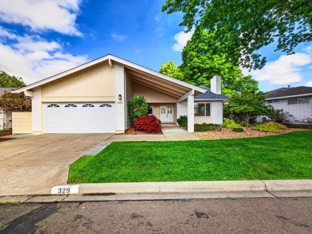 329 Oak Leaf Cir, Santa Rosa, CA 95409