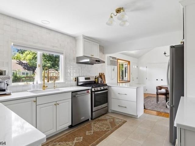 329 Maplewood Ave, Kenilworth, NJ 07033