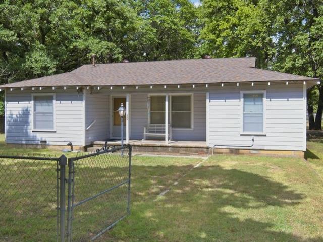 329 N Ash Ave, Azle, TX 76020