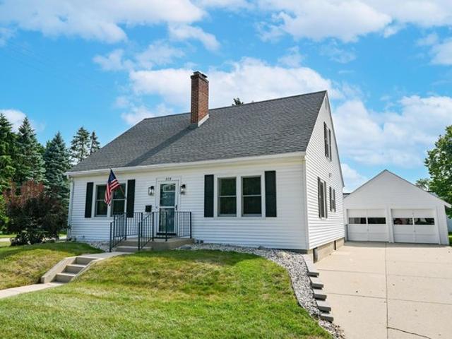 329 N Broad St, Elkhorn, WI 53121