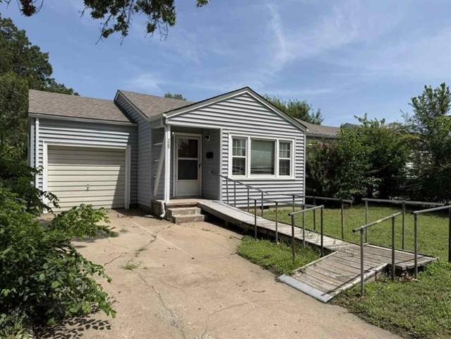 329 S Sunset St, Ponca City, OK 74601