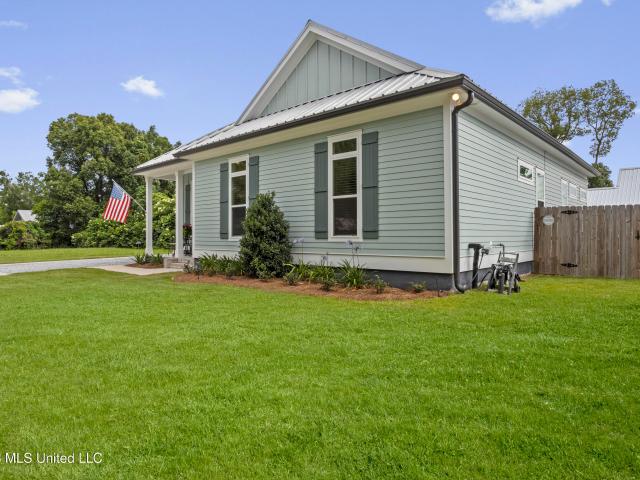 329 Saint George Street