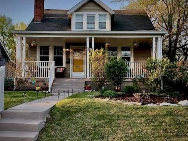 329 Stark Ct, Webster Groves, MO 63119