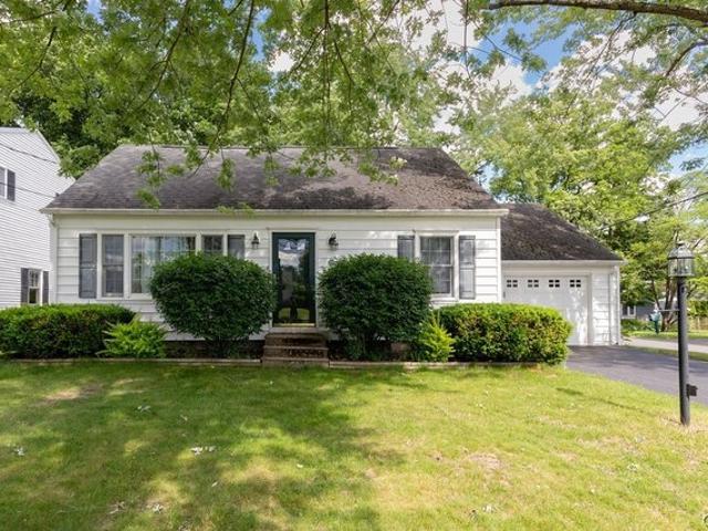 329 Sunset Dr, East Syracuse, NY 13057