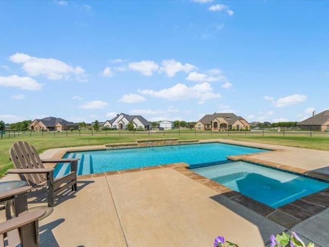 329 Palo Alto Dr, Springtown, TX 76082