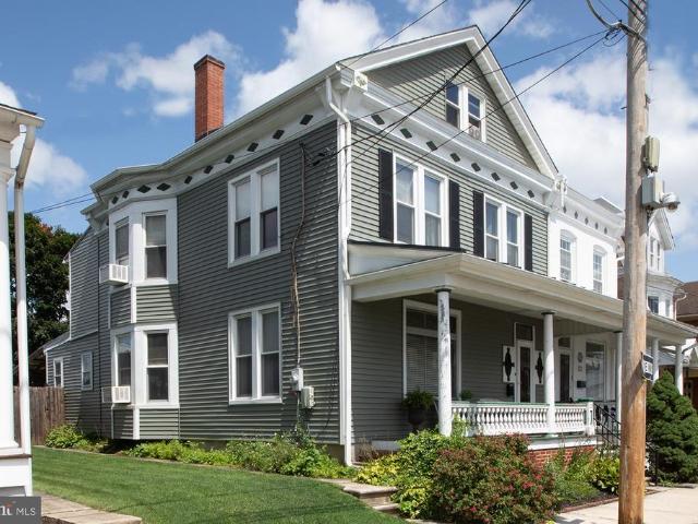 329 W Walnut Street