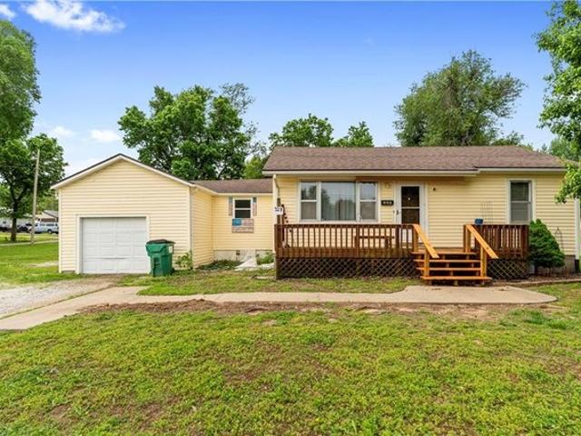 329 W Atlantic St, Nevada, MO 64772