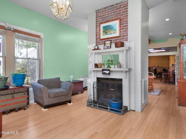329 W Jones Street