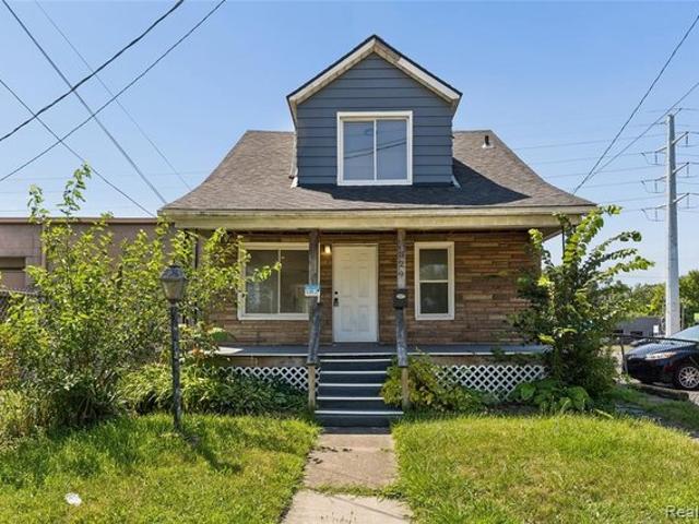 329 W Muir Ave, Hazel Park, MI 48030