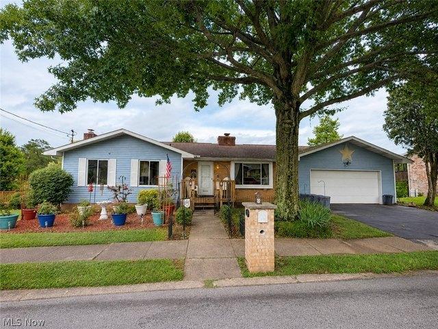 329 Wakefield Dr, Washington, WV 26181