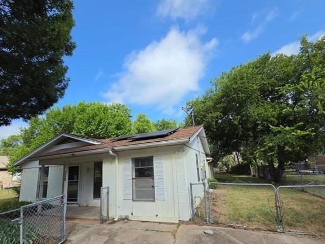 329 Walnut Ave, Azle, TX 76020 | MLS #21342