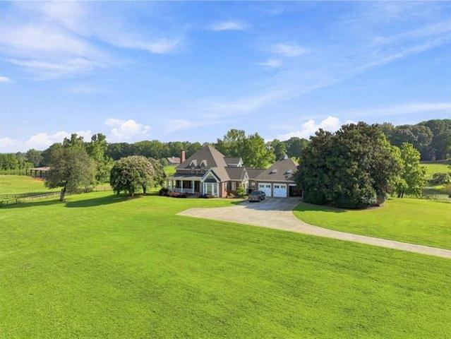329 Willow Lakes Ln, Jefferson, GA 30549