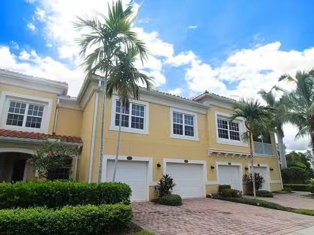 3/2.5 Condo in Bay Street Village 2 Separate Garages! 177 Na.