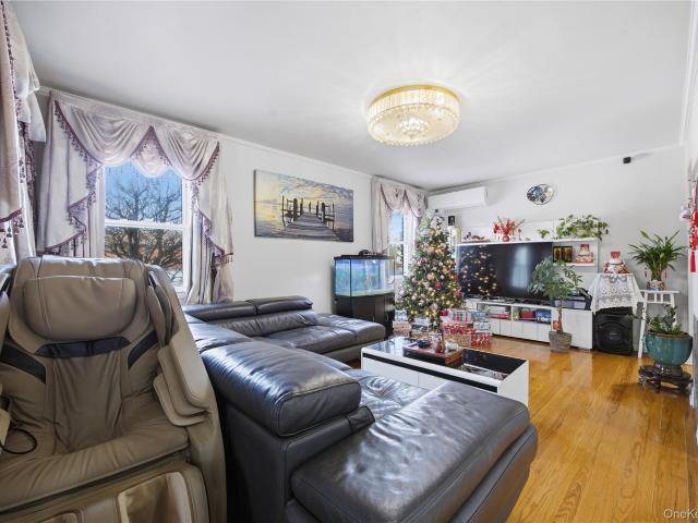 32 03 Clearview Expressway
