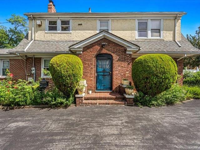 32 07 th St, Flushing, NY 11354