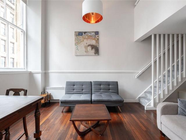 3/2, 123 Ingram Street