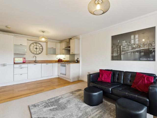 3/2, 166 Queen Margaret Drive