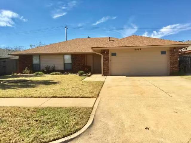 3/2 1676 sqft 10609 S Blackwelder Ave