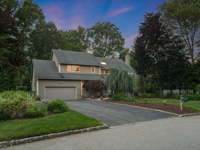 32 1st St, Florham Park, NJ 07932