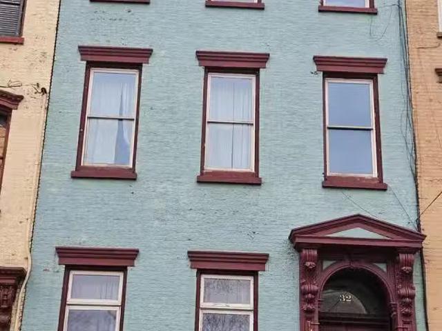 32 1st Street, 1, Albany, NY 12210