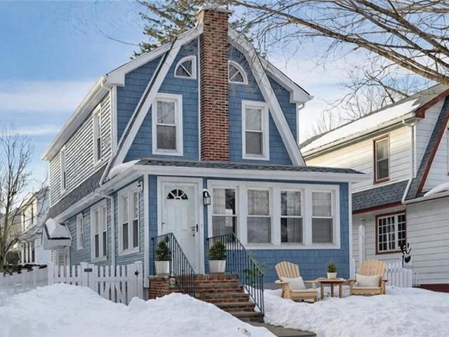 32 20 th St, Flushing, NY 11354