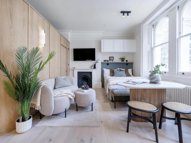 32 33 Kensington Gardens Square. Studio to rent £2,350 pcm £542 pw