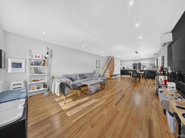 32 33 nd Street