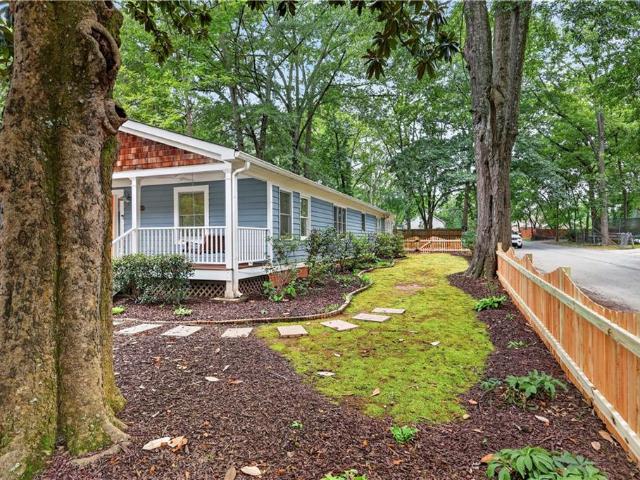 32 3rd Avenue NE