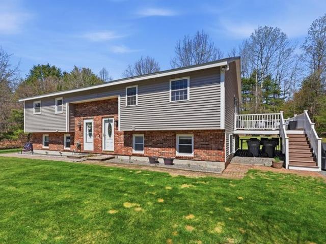 32 Tallant Rd, Pelham, NH 03076