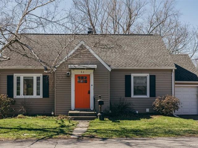 32 Ten Broeck Ave, Hudson, NY 12534