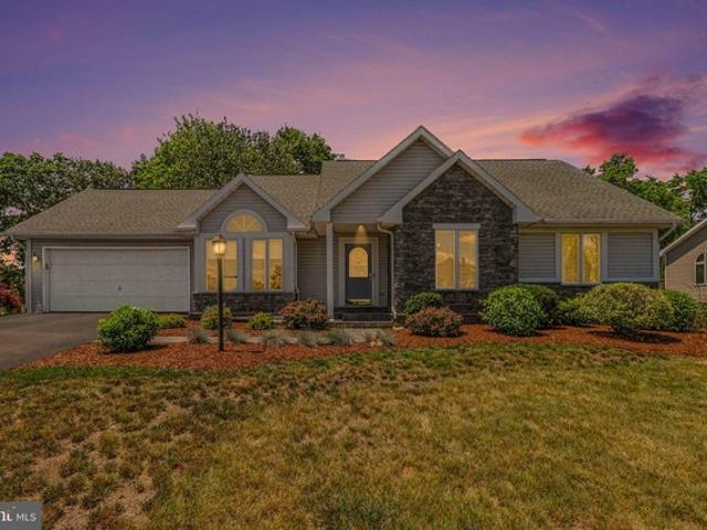 32 Teaberry Dr, Carlisle, PA 17015