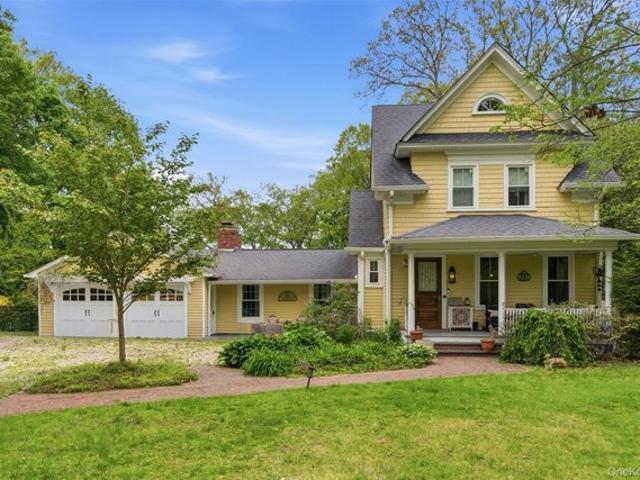 32 Timberline Dr, Huntington, NY 11743