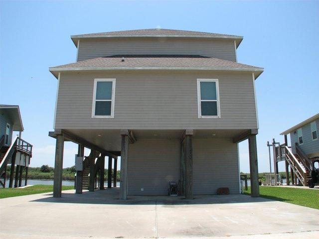 32 Trout Ln, Freeport, TX 77541