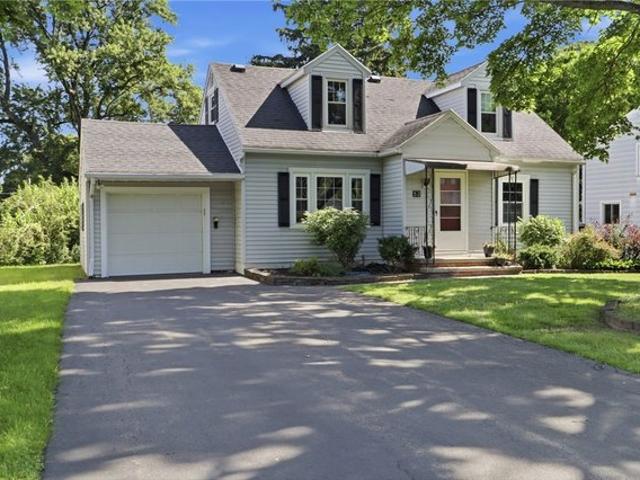 32 Traymore Rd, Rochester, NY 14609