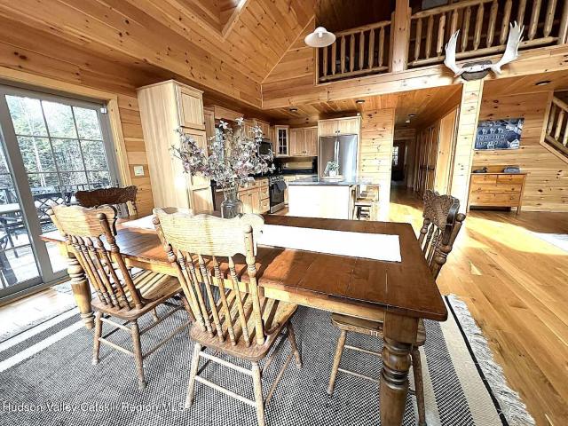 32 Twin Ponds Rd