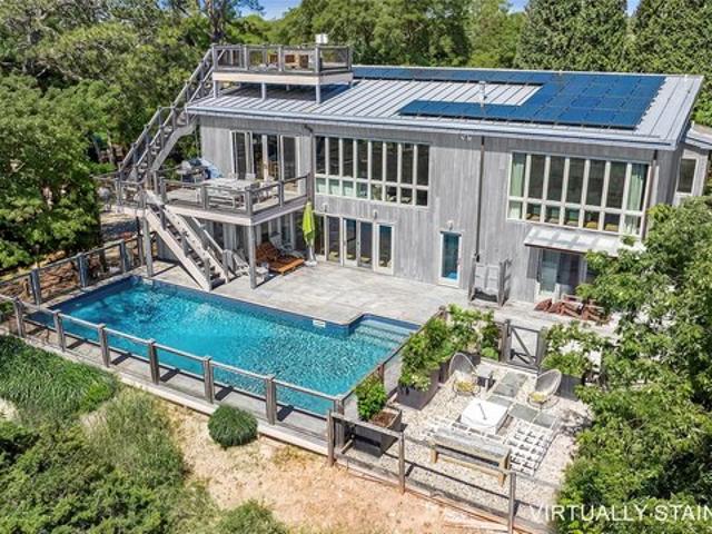 32 Tuthill Ln, Remsenburg, NY 11960