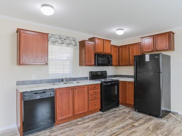 32 Valley High Ln, Ruffs Dale, PA 15679
