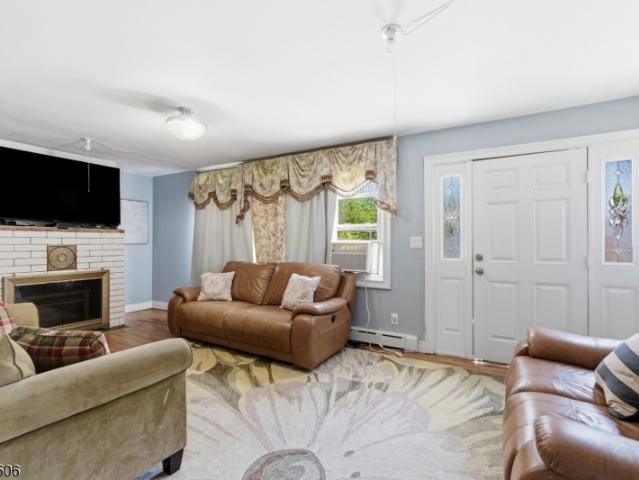 32 Valley View Dr