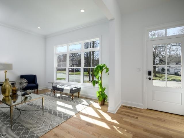 32 W Mcclellan Ave